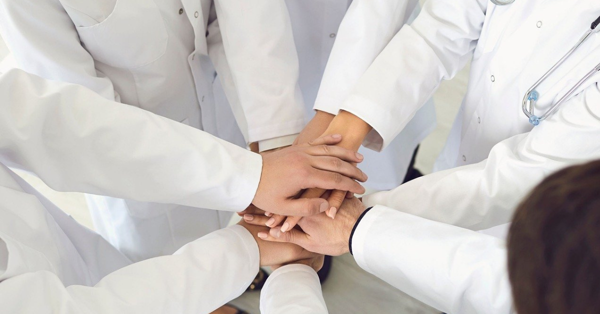 27 Types of Healthcare Professionals | Specializations and Responsibilities